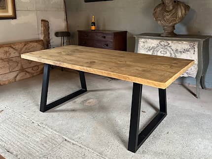 Rustic Wooden Dining Tables | Tom Marsh